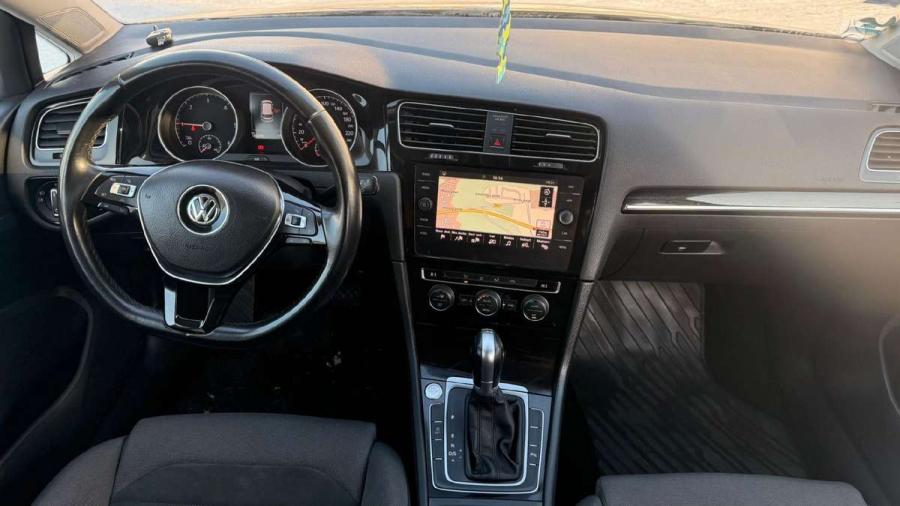 Grey Volkswagen Golf 2018 in Kaunas, with an engine capacity of 1.97 L and mileage of 180 thousand km for 12500 €, photo 24 on AUTOMOTO.COM.LV