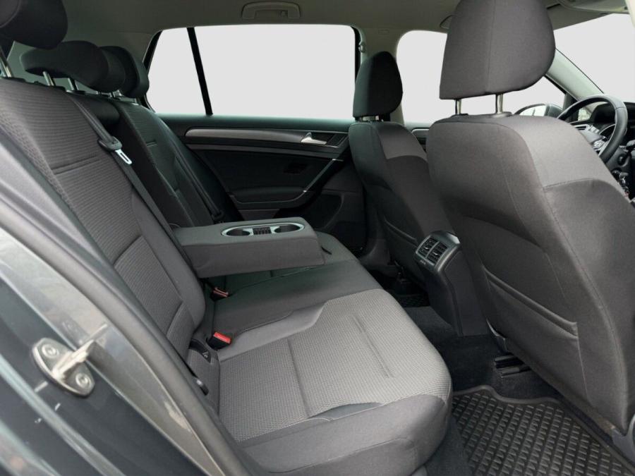 Pelēks Volkswagen Golf 2018 Pērnava, ar dzinēja tilpumu 1.40 L un nobraukumu 91 tūkst. km par 13900 €, foto 8 vietnē AUTOMOTO.COM.LV