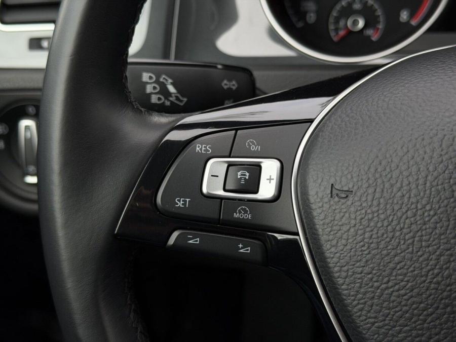 Pelēks Volkswagen Golf 2018 Pērnava, ar dzinēja tilpumu 1.40 L un nobraukumu 91 tūkst. km par 13900 €, foto 13 vietnē AUTOMOTO.COM.LV