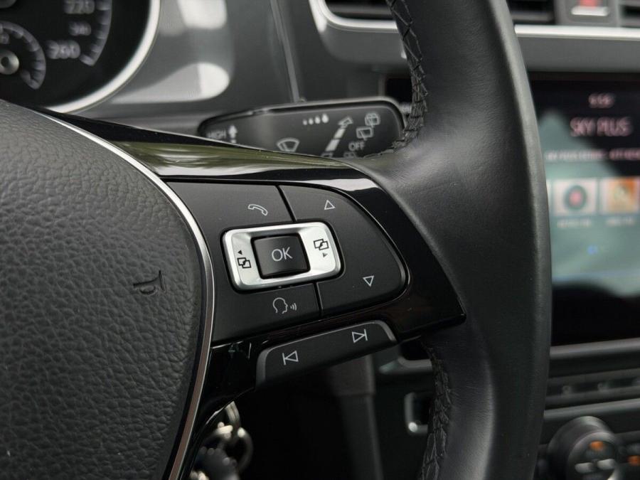 Pelēks Volkswagen Golf 2018 Pērnava, ar dzinēja tilpumu 1.40 L un nobraukumu 91 tūkst. km par 13900 €, foto 14 vietnē AUTOMOTO.COM.LV