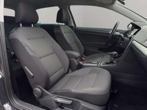 Grey Volkswagen Golf 2018 in Kaunas, with an engine capacity of 1.40 L and mileage of 176 thousand km for 9499 €, photo 9 on AUTOMOTO.COM.LV