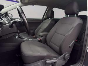 Grey Volkswagen Golf 2018 in Kaunas, with an engine capacity of 1.40 L and mileage of 176 thousand km for 9499 €, photo 14 on AUTOMOTO.COM.LV