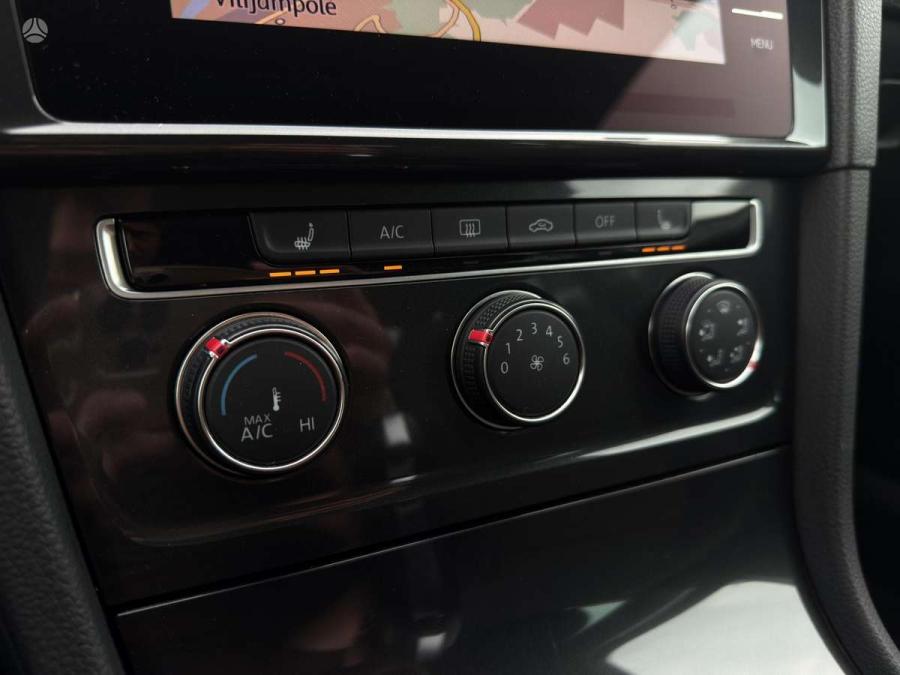 Grey Volkswagen Golf 2018 in Kaunas, with an engine capacity of 1.40 L and mileage of 176 thousand km for 9499 €, photo 16 on AUTOMOTO.COM.LV
