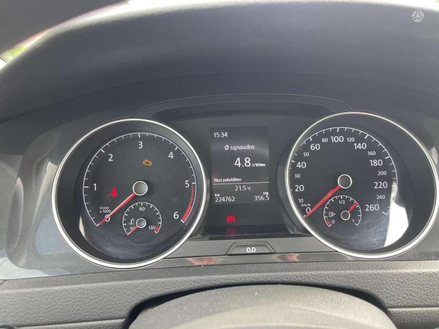 Pelēks Volkswagen Golf 2018 Viļņa, ar dzinēja tilpumu 1.60 L un nobraukumu 225 tūkst. km par 8950 €, foto 7 vietnē AUTOMOTO.COM.LV