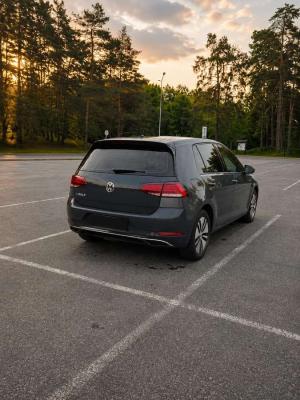 Pelēks Volkswagen Golf 2018 Kauņa, ar dzinēja tilpumu 0.00 L un nobraukumu 100 tūkst. km par 10000 €, foto 5 vietnē AUTOMOTO.COM.LV