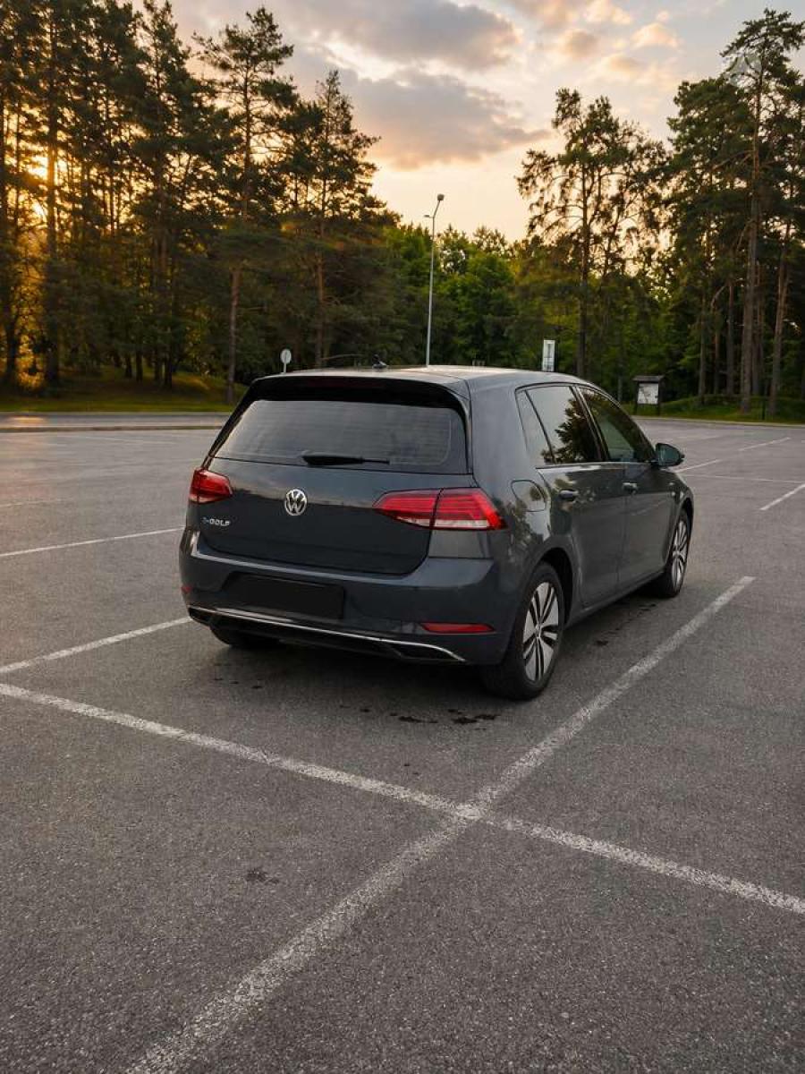 Pelēks Volkswagen Golf 2018 Kauņa, ar dzinēja tilpumu 0.00 L un nobraukumu 100 tūkst. km par 10000 €, foto 5 vietnē AUTOMOTO.COM.LV
