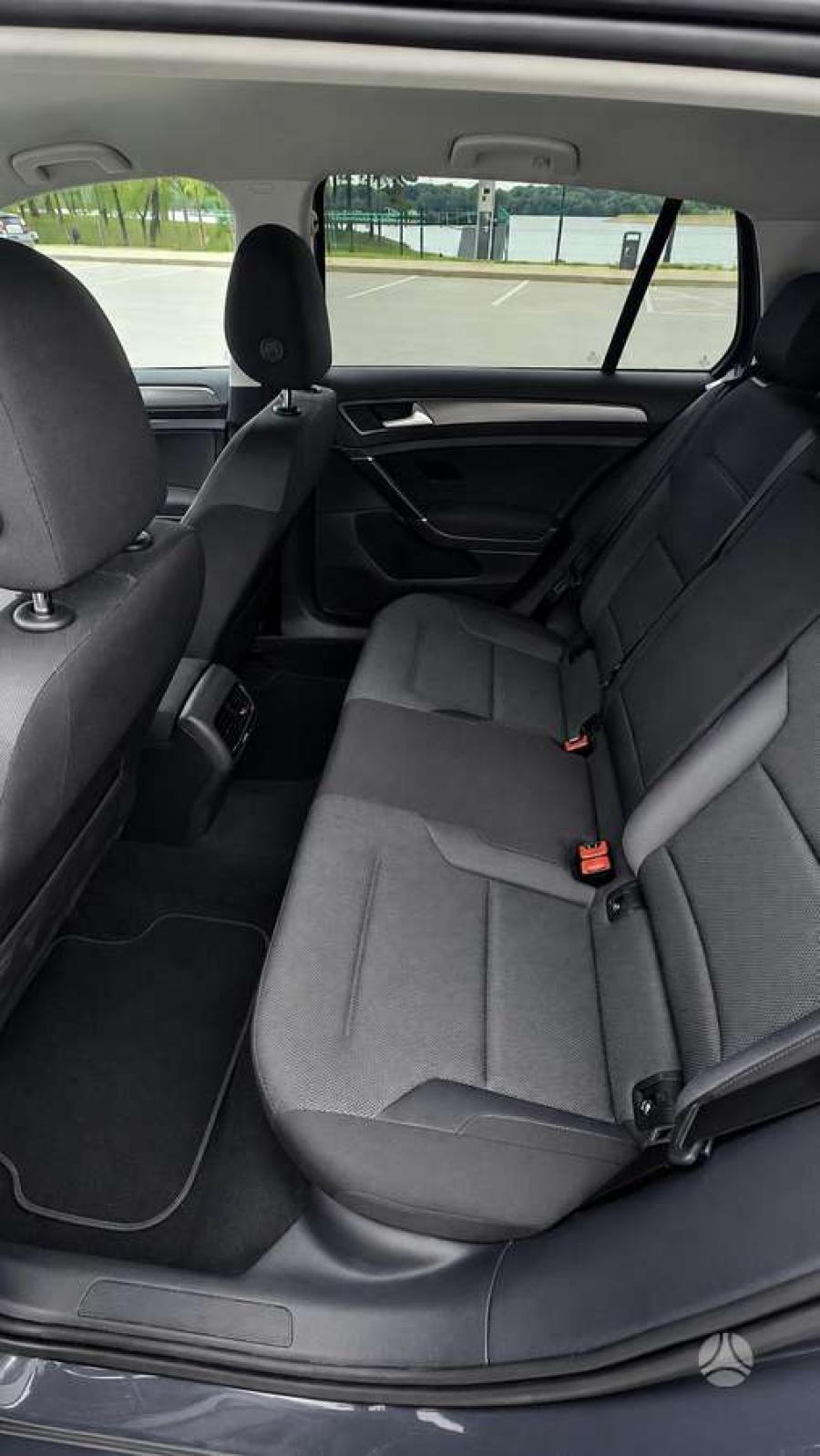 Pelēks Volkswagen Golf 2018 Kauņa, ar dzinēja tilpumu 0.00 L un nobraukumu 100 tūkst. km par 10000 €, foto 9 vietnē AUTOMOTO.COM.LV
