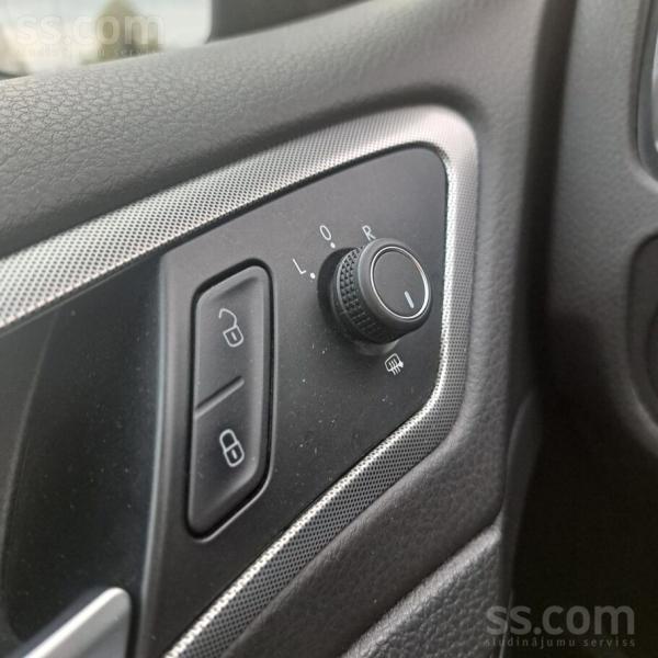 Grey Volkswagen Golf 2018 in Riga, with an engine capacity of 1.60 L and mileage of 124 thousand km for 11800 €, photo 8 on AUTOMOTO.COM.LV