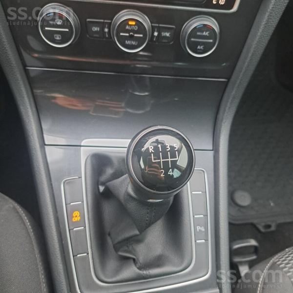 Grey Volkswagen Golf 2018 in Riga, with an engine capacity of 1.60 L and mileage of 124 thousand km for 11800 €, photo 10 on AUTOMOTO.COM.LV