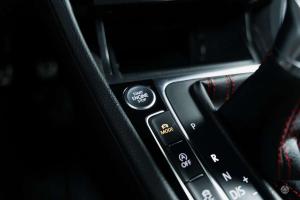 Pelēks Volkswagen Golf 2018 Viļņa, ar dzinēja tilpumu 1.98 L un nobraukumu 139 tūkst. km par 18999 €, foto 26 vietnē AUTOMOTO.COM.LV