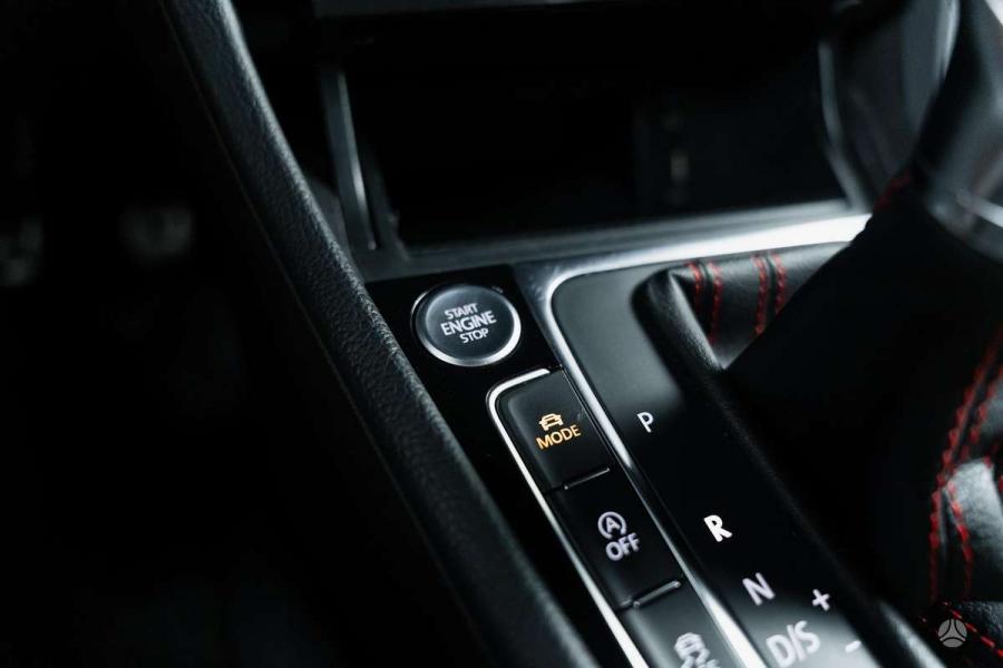 Pelēks Volkswagen Golf 2018 Viļņa, ar dzinēja tilpumu 1.98 L un nobraukumu 139 tūkst. km par 18999 €, foto 26 vietnē AUTOMOTO.COM.LV