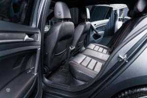 Pelēks Volkswagen Golf 2018 Viļņa, ar dzinēja tilpumu 1.98 L un nobraukumu 139 tūkst. km par 18999 €, foto 32 vietnē AUTOMOTO.COM.LV