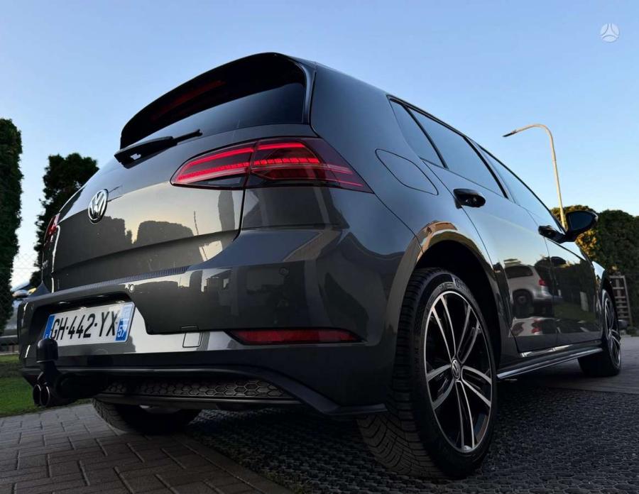 Grey Volkswagen Golf 2018 in Kaunas, with an engine capacity of 1.40 L and mileage of 180 thousand km for 11750 €, photo 15 on AUTOMOTO.COM.LV