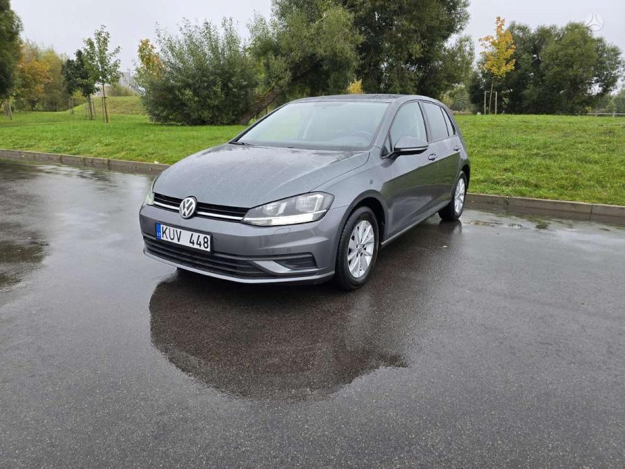 Grey Volkswagen Golf 2019 in Panevezys, with an engine capacity of 1.00 L and mileage of 242 thousand km for 8712 €, photo 2 on AUTOMOTO.COM.LV