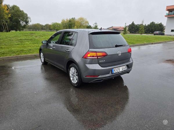 Pelēks Volkswagen Golf 2019 Panevēža, ar dzinēja tilpumu 1.00 L un nobraukumu 242 tūkst. km par 8712 €, foto 4 vietnē AUTOMOTO.COM.LV