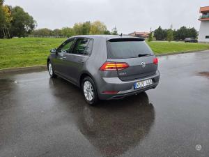 Grey Volkswagen Golf 2019 in Panevezys, with an engine capacity of 1.00 L and mileage of 242 thousand km for 8712 €, photo 4 on AUTOMOTO.COM.LV