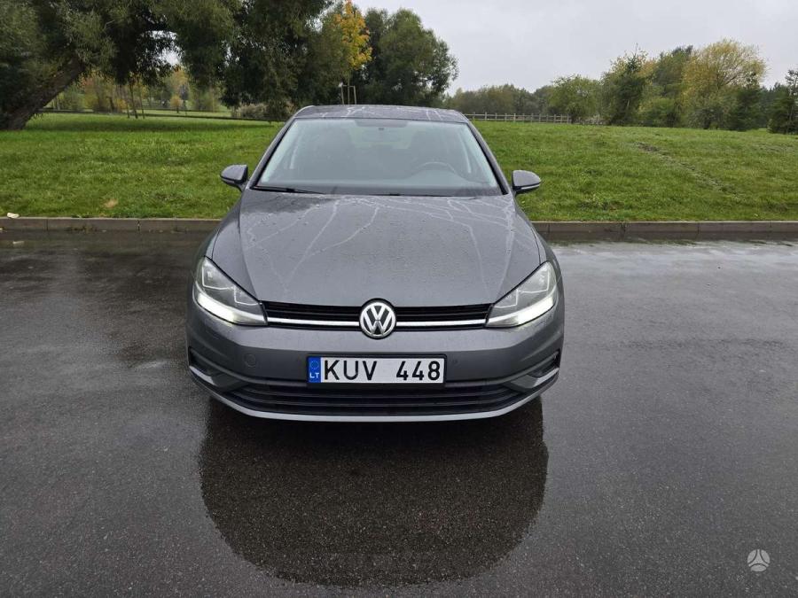 Grey Volkswagen Golf 2019 in Panevezys, with an engine capacity of 1.00 L and mileage of 242 thousand km for 8712 €, photo 5 on AUTOMOTO.COM.LV
