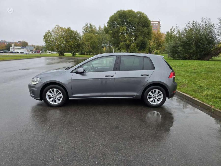 Grey Volkswagen Golf 2019 in Panevezys, with an engine capacity of 1.00 L and mileage of 242 thousand km for 8712 €, photo 7 on AUTOMOTO.COM.LV