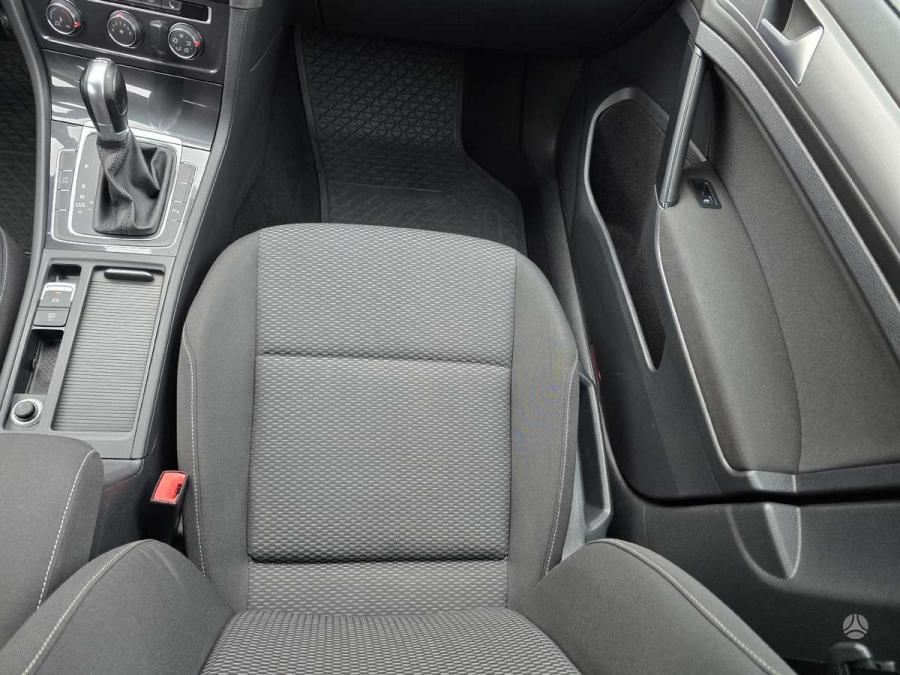 Grey Volkswagen Golf 2019 in Panevezys, with an engine capacity of 1.00 L and mileage of 242 thousand km for 8712 €, photo 17 on AUTOMOTO.COM.LV