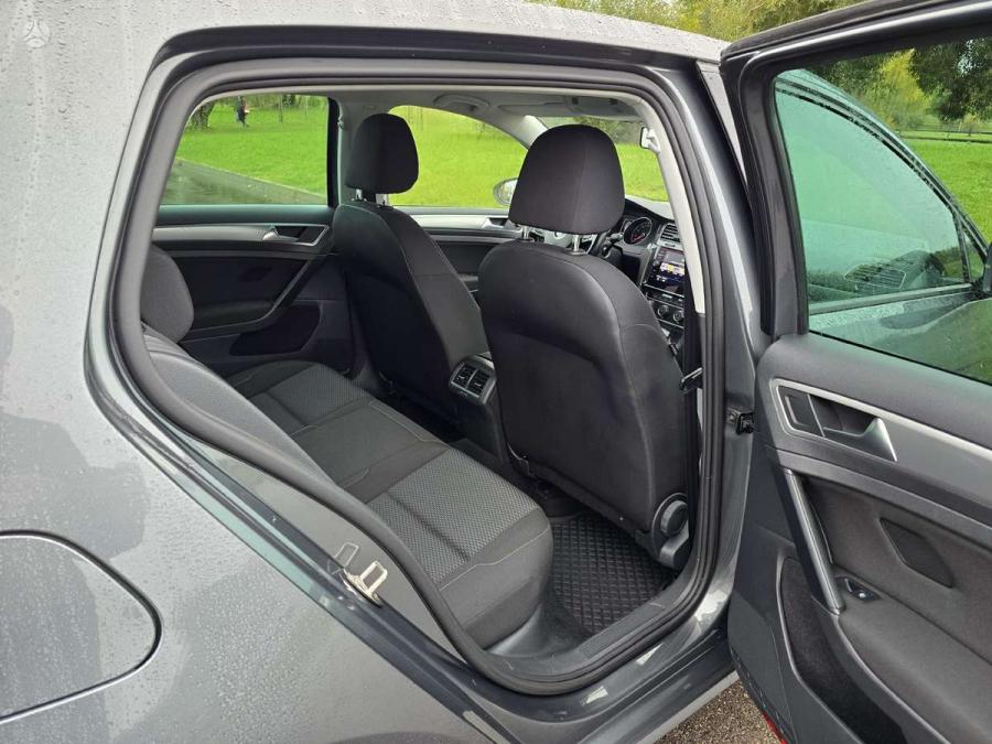 Grey Volkswagen Golf 2019 in Panevezys, with an engine capacity of 1.00 L and mileage of 242 thousand km for 8712 €, photo 20 on AUTOMOTO.COM.LV