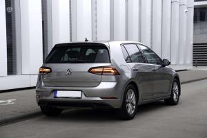 Grey Volkswagen Golf 2019 in Vilnius, with an engine capacity of 1.50 L and mileage of 154 thousand km for 12100 €, photo 4 on AUTOMOTO.COM.LV