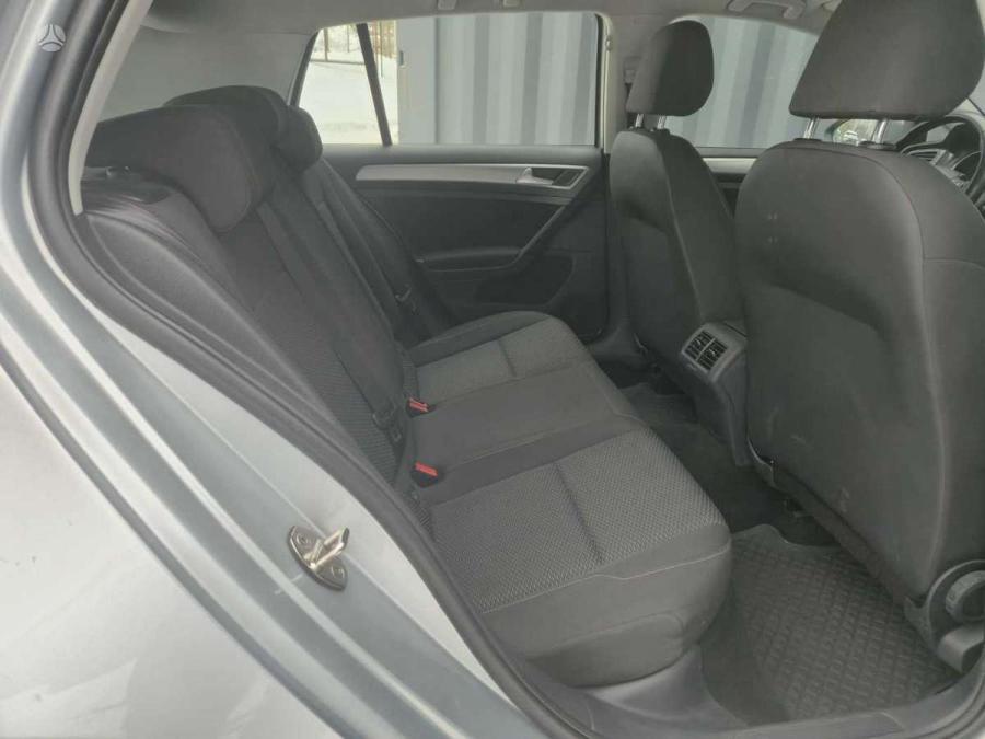 Grey Volkswagen Golf 2019 in Vilnius, with an engine capacity of 1.60 L and mileage of 137 thousand km for 11900 €, photo 5 on AUTOMOTO.COM.LV