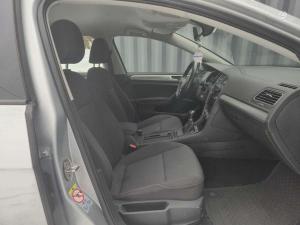 Grey Volkswagen Golf 2019 in Vilnius, with an engine capacity of 1.60 L and mileage of 137 thousand km for 11900 €, photo 7 on AUTOMOTO.COM.LV