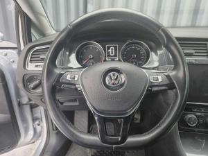 Grey Volkswagen Golf 2019 in Vilnius, with an engine capacity of 1.60 L and mileage of 137 thousand km for 11900 €, photo 8 on AUTOMOTO.COM.LV