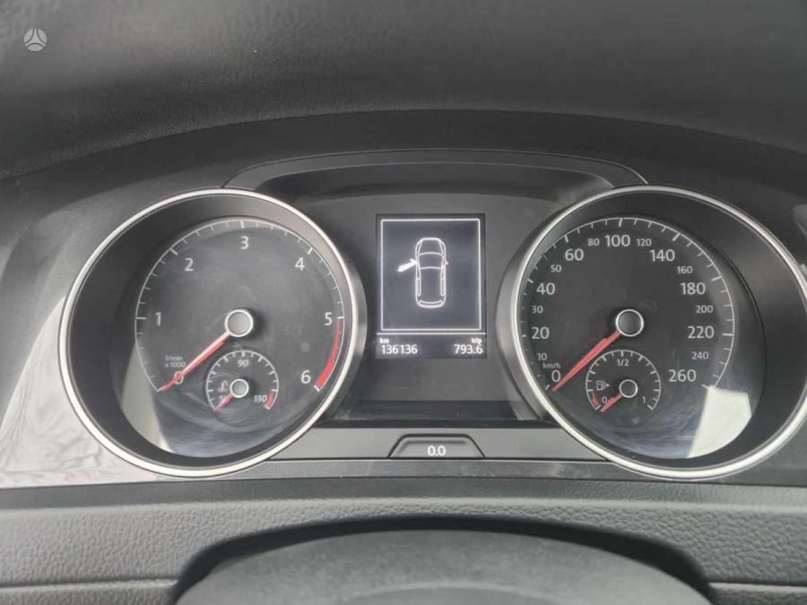 Grey Volkswagen Golf 2019 in Vilnius, with an engine capacity of 1.60 L and mileage of 137 thousand km for 11900 €, photo 16 on AUTOMOTO.COM.LV