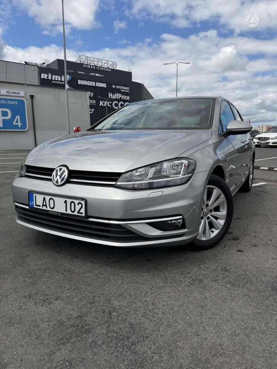 Grey Volkswagen Golf 2019 in Vilnius, with an engine capacity of 1.00 L and mileage of 93 thousand km for 10900 €, photo 1 on AUTOMOTO.COM.LV