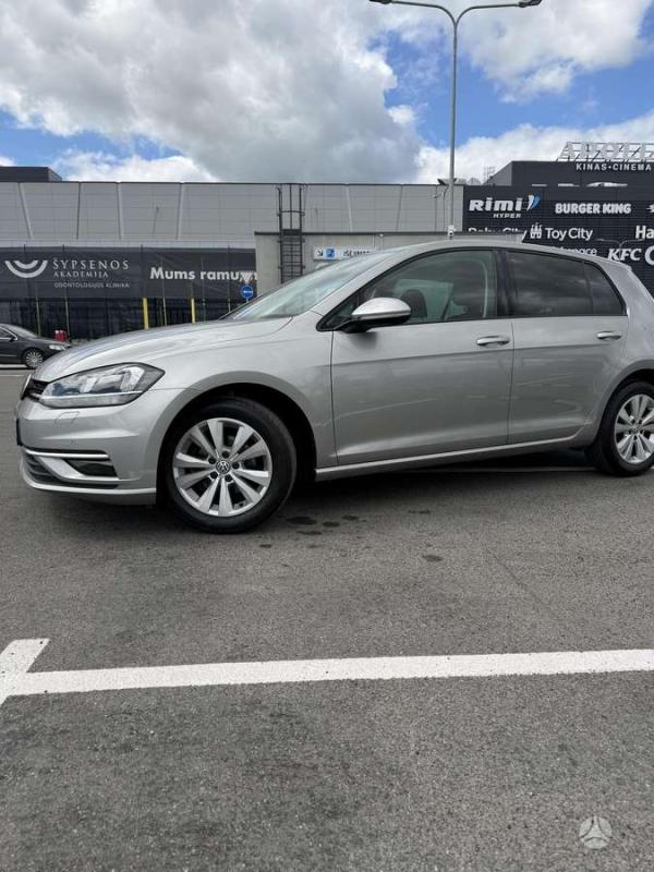 Grey Volkswagen Golf 2019 in Vilnius, with an engine capacity of 1.00 L and mileage of 93 thousand km for 10900 €, photo 2 on AUTOMOTO.COM.LV