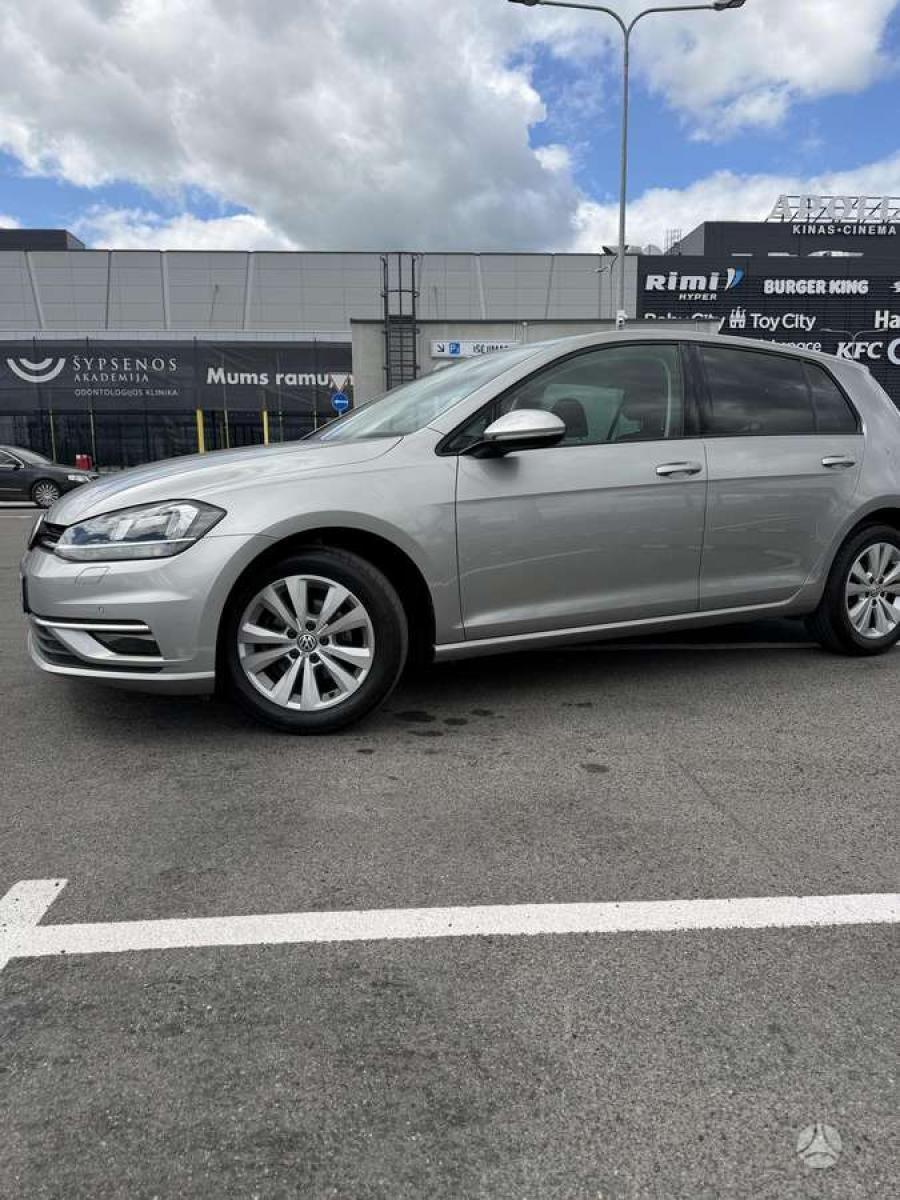 Grey Volkswagen Golf 2019 in Vilnius, with an engine capacity of 1.00 L and mileage of 93 thousand km for 10900 €, photo 3 on AUTOMOTO.COM.LV