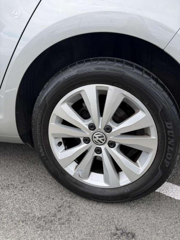 Grey Volkswagen Golf 2019 in Vilnius, with an engine capacity of 1.00 L and mileage of 93 thousand km for 10900 €, photo 3 on AUTOMOTO.COM.LV
