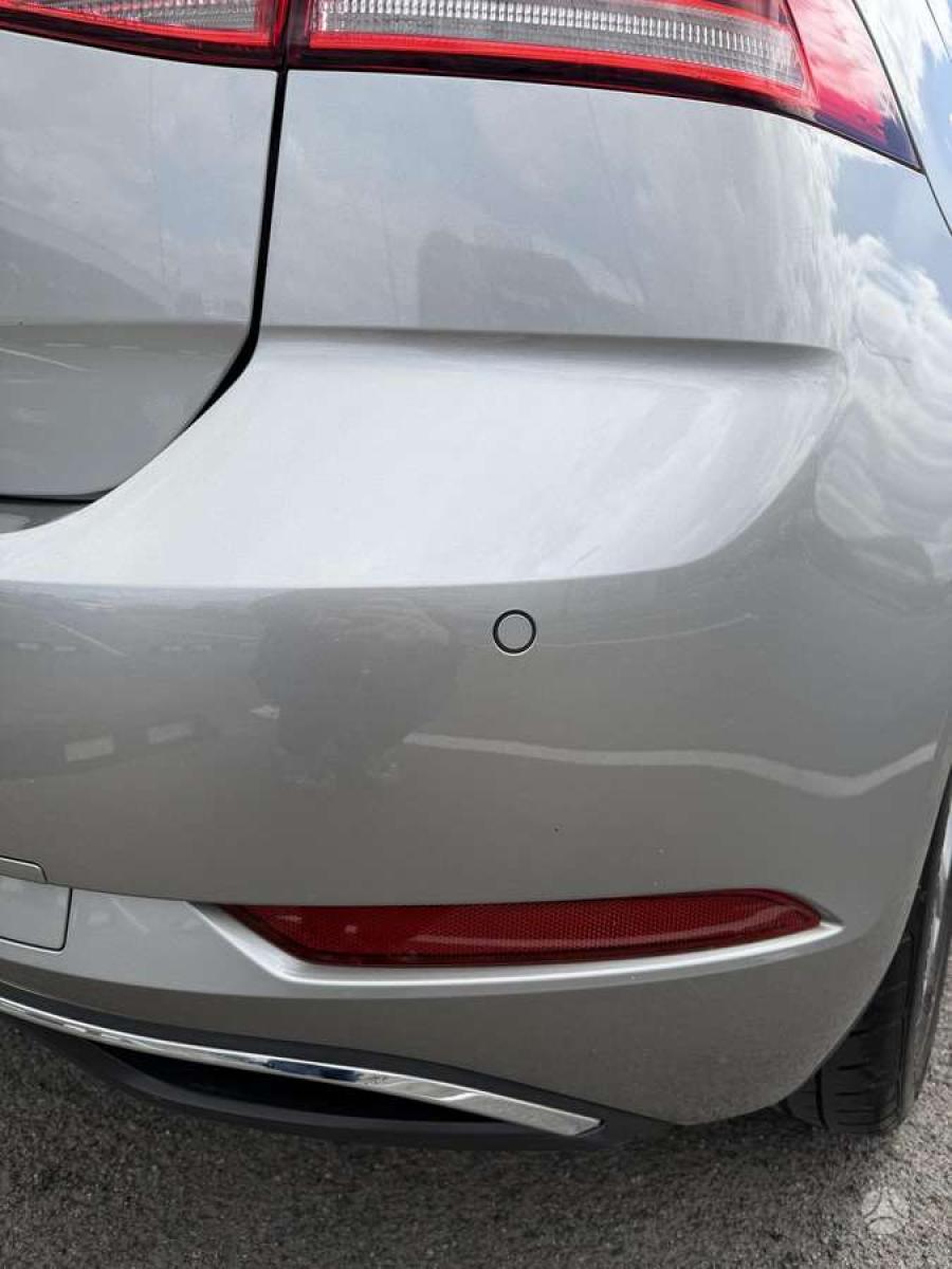 Grey Volkswagen Golf 2019 in Vilnius, with an engine capacity of 1.00 L and mileage of 93 thousand km for 10900 €, photo 8 on AUTOMOTO.COM.LV