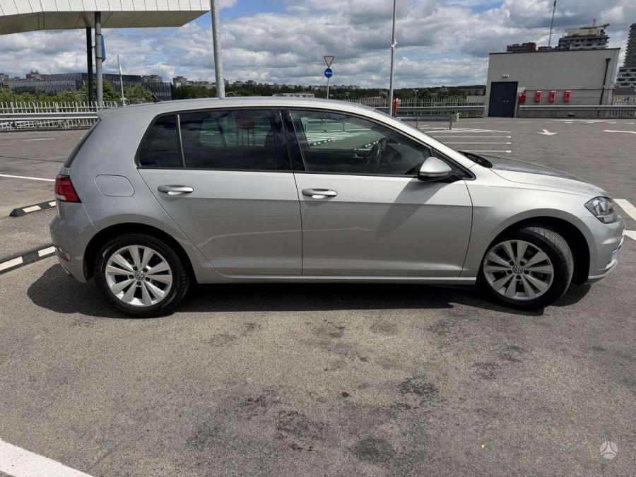 Grey Volkswagen Golf 2019 in Vilnius, with an engine capacity of 1.00 L and mileage of 93 thousand km for 10900 €, photo 13 on AUTOMOTO.COM.LV
