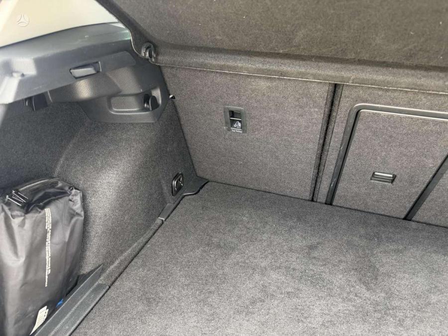 Grey Volkswagen Golf 2019 in Vilnius, with an engine capacity of 1.00 L and mileage of 93 thousand km for 10900 €, photo 15 on AUTOMOTO.COM.LV