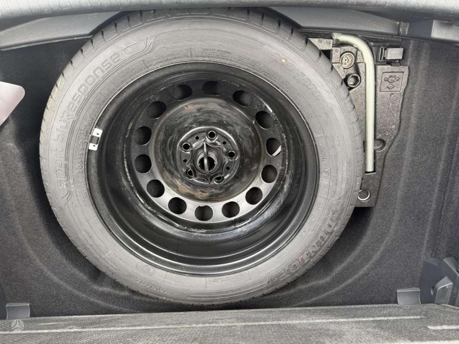 Grey Volkswagen Golf 2019 in Vilnius, with an engine capacity of 1.00 L and mileage of 93 thousand km for 10900 €, photo 16 on AUTOMOTO.COM.LV