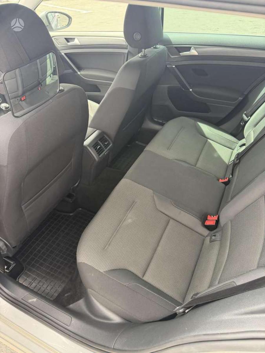 Grey Volkswagen Golf 2019 in Vilnius, with an engine capacity of 1.00 L and mileage of 93 thousand km for 10900 €, photo 17 on AUTOMOTO.COM.LV