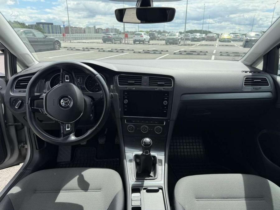 Grey Volkswagen Golf 2019 in Vilnius, with an engine capacity of 1.00 L and mileage of 93 thousand km for 10900 €, photo 18 on AUTOMOTO.COM.LV