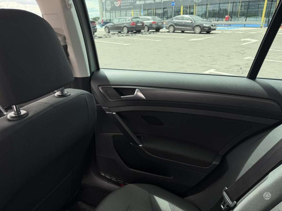 Grey Volkswagen Golf 2019 in Vilnius, with an engine capacity of 1.00 L and mileage of 93 thousand km for 10900 €, photo 19 on AUTOMOTO.COM.LV