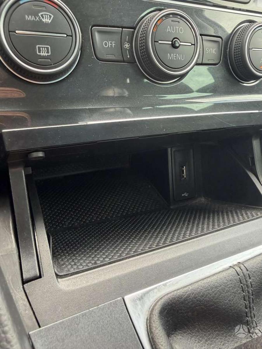 Grey Volkswagen Golf 2019 in Vilnius, with an engine capacity of 1.00 L and mileage of 93 thousand km for 10900 €, photo 26 on AUTOMOTO.COM.LV