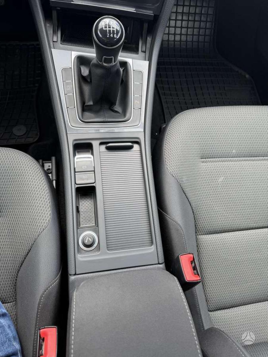 Grey Volkswagen Golf 2019 in Vilnius, with an engine capacity of 1.00 L and mileage of 93 thousand km for 10900 €, photo 27 on AUTOMOTO.COM.LV