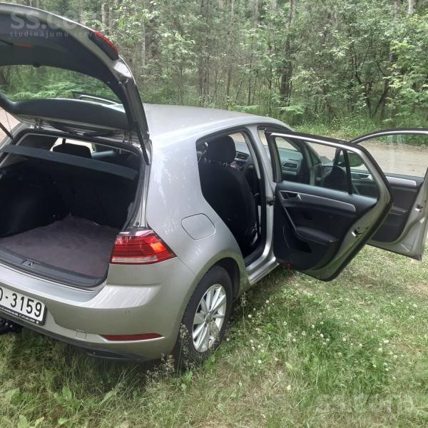 Pelēks Volkswagen Golf 2019 Daugavpils, ar dzinēja tilpumu 1.00 L un nobraukumu 34 tūkst. km par 15650 €, foto 2 vietnē AUTOMOTO.COM.LV