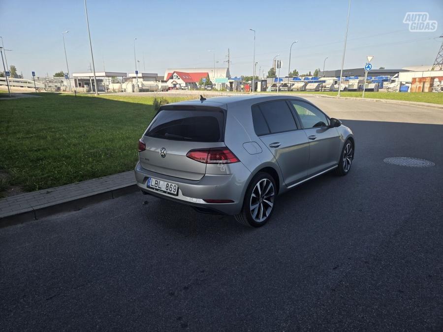 Grey Volkswagen Golf 2019 in Mazeikiai, with an engine capacity of 1.00 L and mileage of 96 thousand km for 9600 €, photo 6 on AUTOMOTO.COM.LV