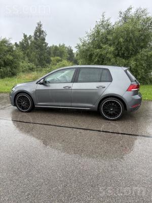Grey Volkswagen Golf 2019 in Liepaja, with an engine capacity of 1.50 L and mileage of 203 thousand km for 10750 €, photo 3 on AUTOMOTO.COM.LV