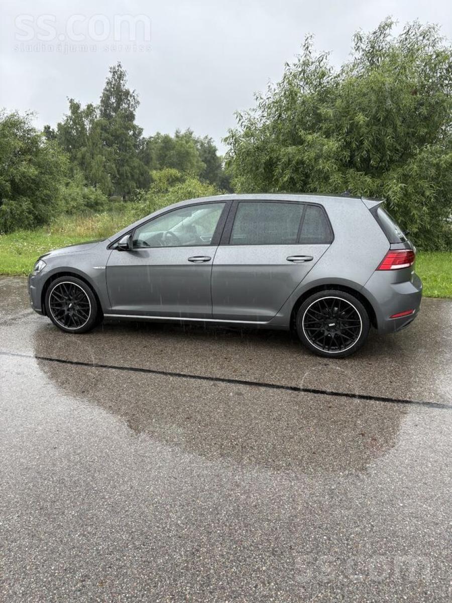 Grey Volkswagen Golf 2019 in Liepaja, with an engine capacity of 1.50 L and mileage of 203 thousand km for 10750 €, photo 3 on AUTOMOTO.COM.LV