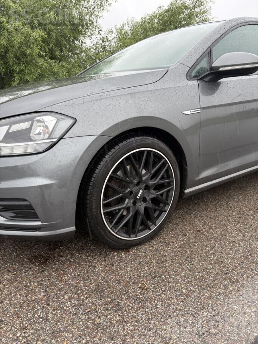 Grey Volkswagen Golf 2019 in Liepaja, with an engine capacity of 1.50 L and mileage of 203 thousand km for 10750 €, photo 5 on AUTOMOTO.COM.LV