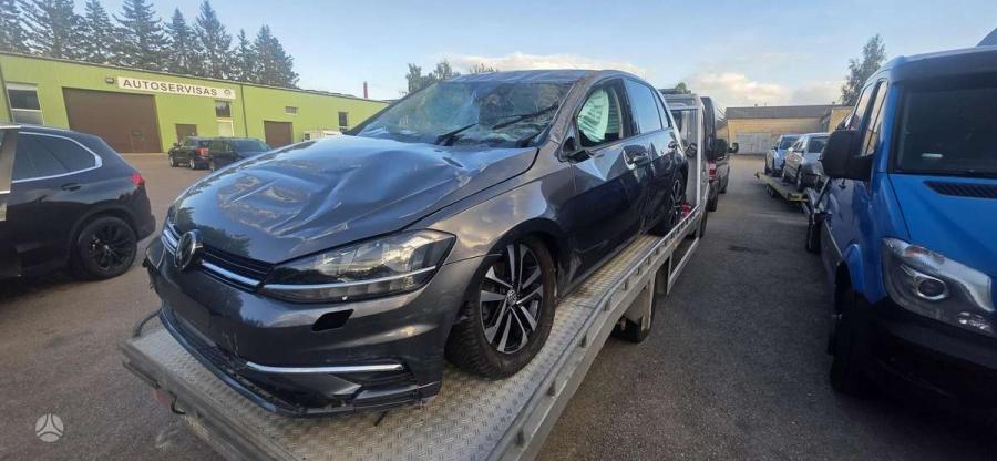 Pelēks Volkswagen Golf 2019 Telšiai, ar dzinēja tilpumu 1.00 L un nobraukumu 95 tūkst. km par 2300 €, foto 1 vietnē AUTOMOTO.COM.LV