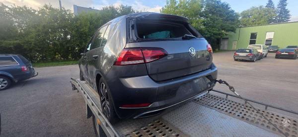 Pelēks Volkswagen Golf 2019 Telšiai, ar dzinēja tilpumu 1.00 L un nobraukumu 95 tūkst. km par 2300 €, foto 3 vietnē AUTOMOTO.COM.LV
