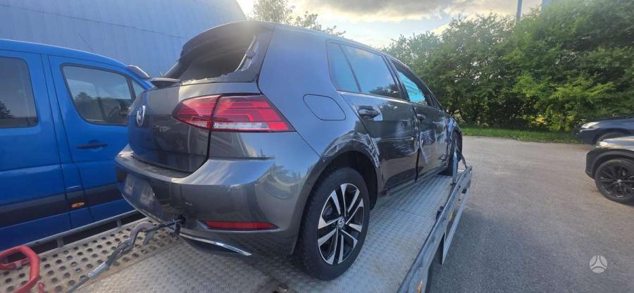 Pelēks Volkswagen Golf 2019 Telšiai, ar dzinēja tilpumu 1.00 L un nobraukumu 95 tūkst. km par 2300 €, foto 5 vietnē AUTOMOTO.COM.LV